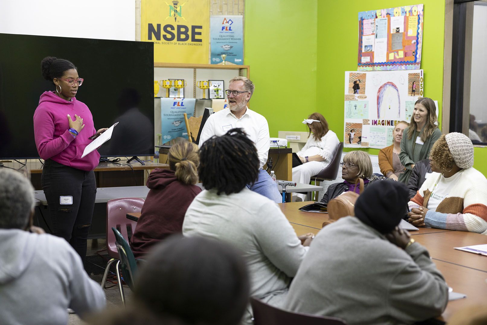 Engaging the community with a broadband ‘data walk’ - Federal Reserve ...